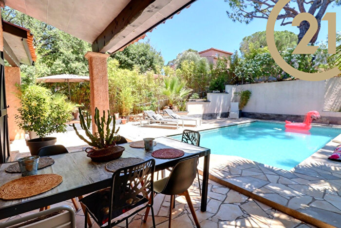 Maison à vendre - Fréjus - 5 pièces - 3 chambres