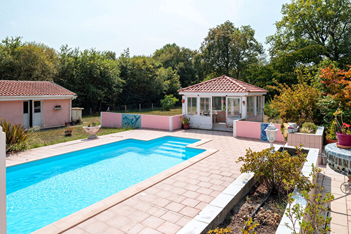 Maison à vendre - Bretagne-de-Marsan - 8 pièces - 3 chambres