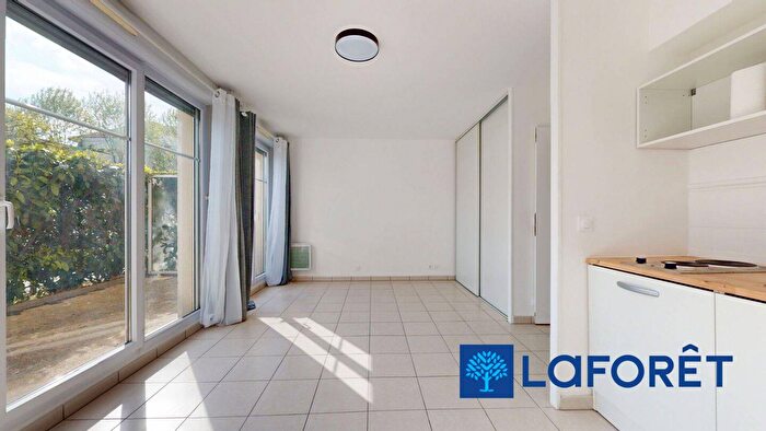 Appartement à louer - Ormeteau, Morangis - 1 pièce