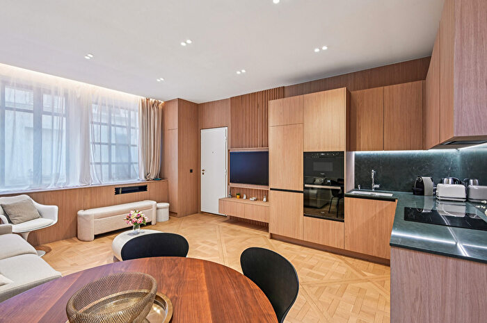 Paris 18ème, Montmartre, Sacré Coeur, Abbesses - Appartement 3 pièces à vendre