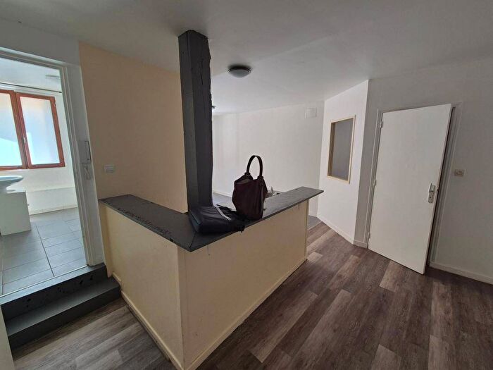 Centre-Landaus-Poudrerie-Sablonniere, Oissel : Appartement 1 pièce à louer
