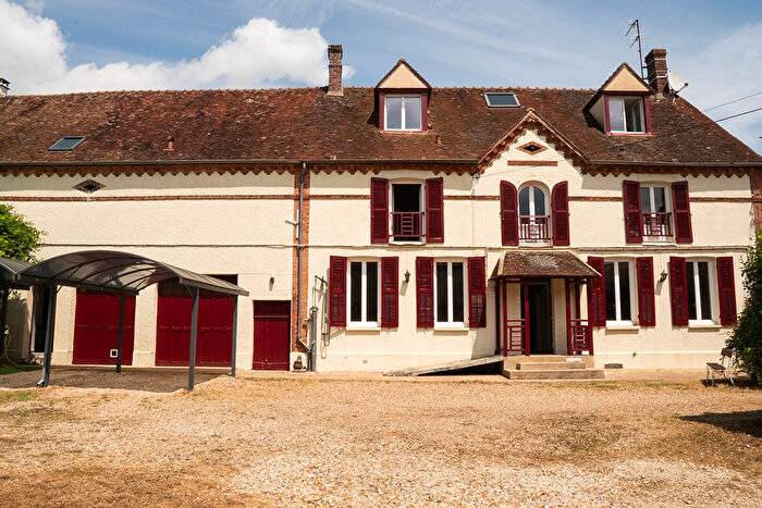 Maison à vendre - Étigny - 11 pièces - 6 chambres