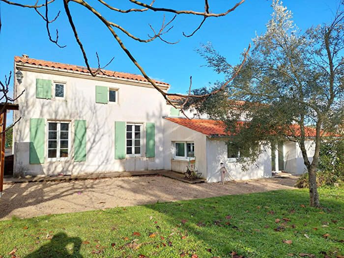 Maison à vendre - Tonnay-Charente - 8 pièces - 5 chambres