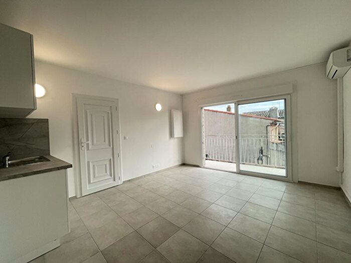 Appartement à louer - Saint-Mitre-les-Remparts - 3 pièces - 2 chambres