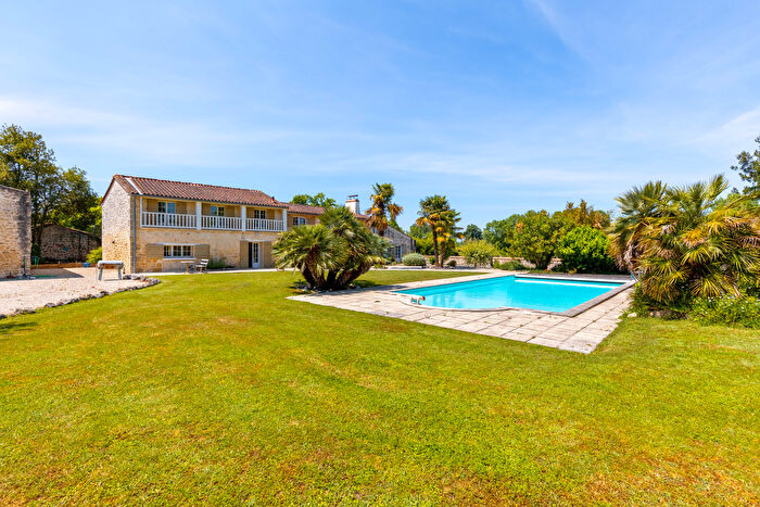 Civrac-en-Médoc : Maison 8 pièces à vendre