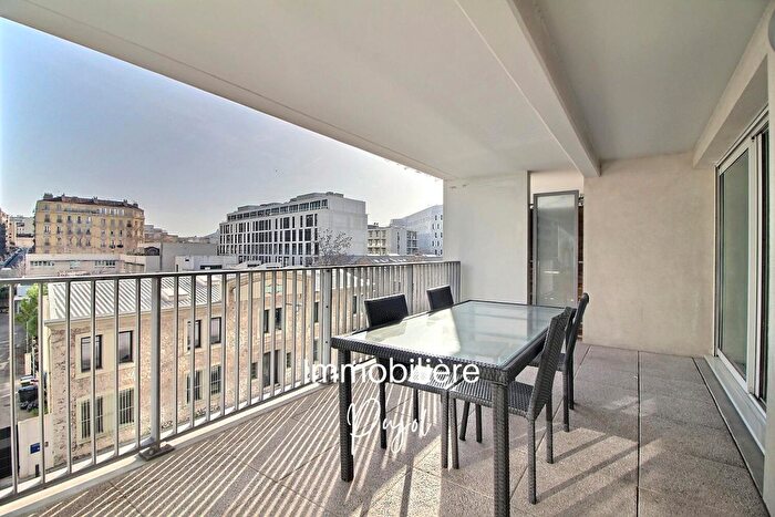 Appartement à louer - Marseille e , La Joliette - 3 pièces - 2 chambres