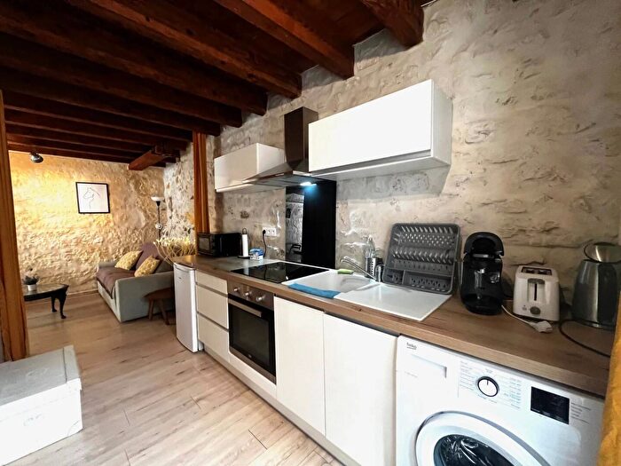 Centre Ville-Mejan-La Cité, Arles : Appartement 1 pièce à louer