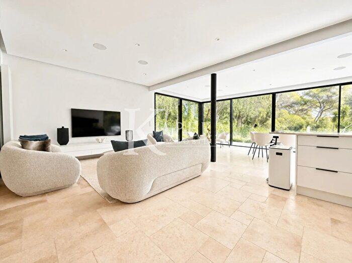 Maison 6 pièces à louer à Mougins, Font Neuve, Saint-Basile, Fontmerle, Nartassière