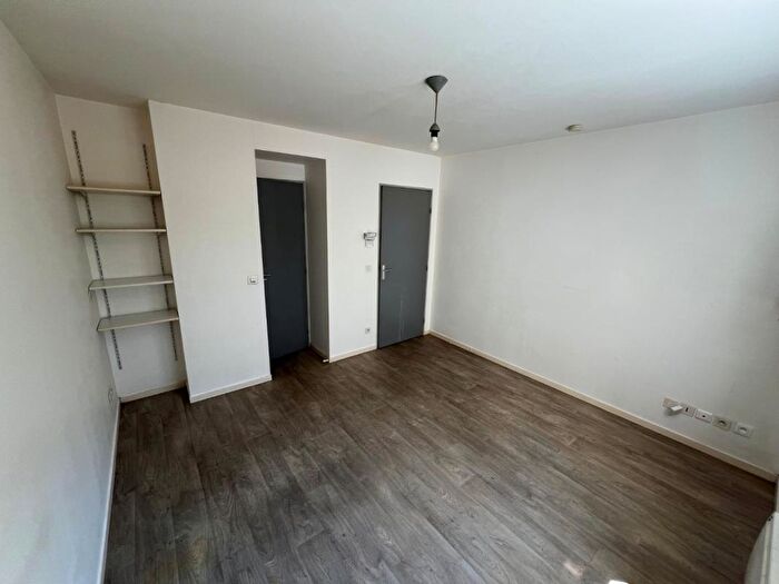 Quartiers Nord-Est, Les Longs Champs - Appartement 1 pièce à louer