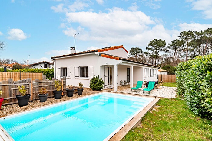 Maison à vendre - Saint-Aubin-de-Médoc - 5 pièces - 4 chambres