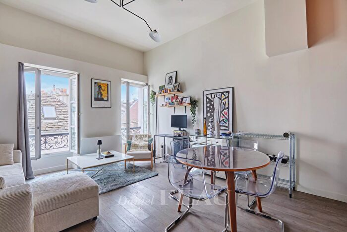 Appartement à vendre - Paris e , Montmartre, Sacré Coeur, Abbesses - 2 pièces - 1 chambre