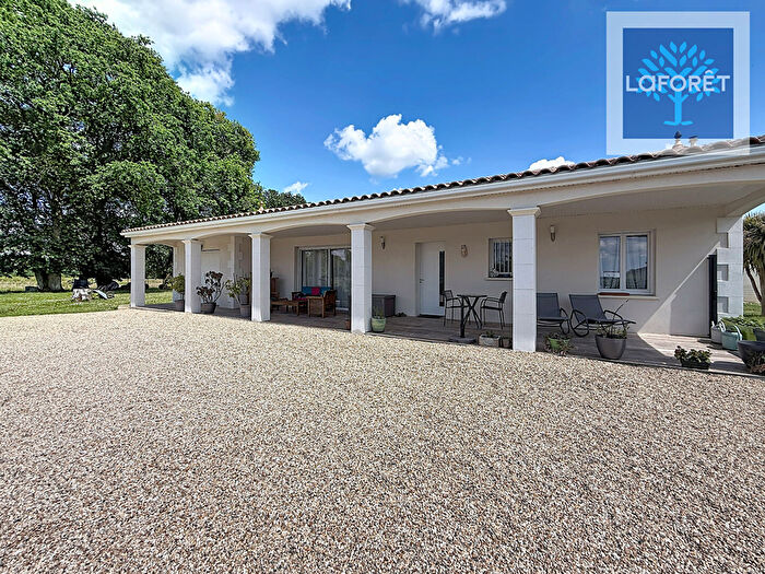Maison 4 pièces à Saint-Simon-de-Bordes, à vendre