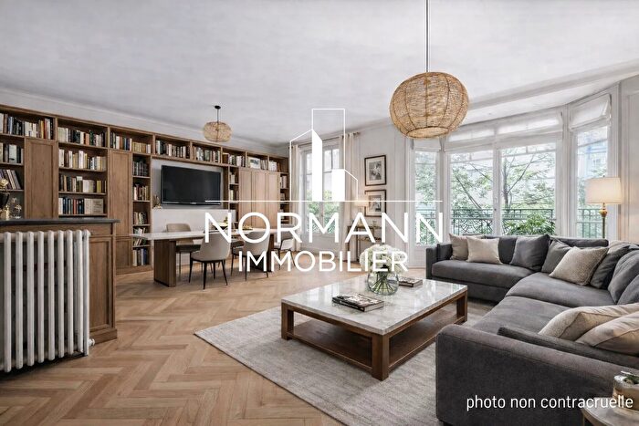 Appartement à vendre - Paris e , Porte de Saint-Cloud, Auteuil-Sud - 5 pièces - 2 chambres