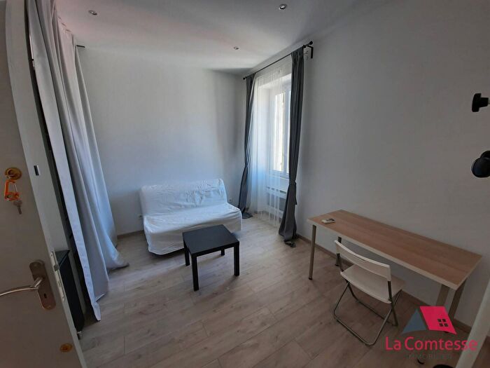Appartement à louer - Saint Charles, Marseille er arrondissement - 1 pièce