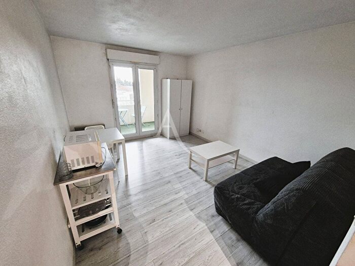 Appartement à louer - Capouchiné, Nîmes - 1 pièce