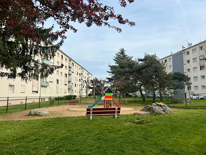 Appartement à vendre - Les Clayes-sous-Bois, Centre-ville - 4 pièces - 2 chambres