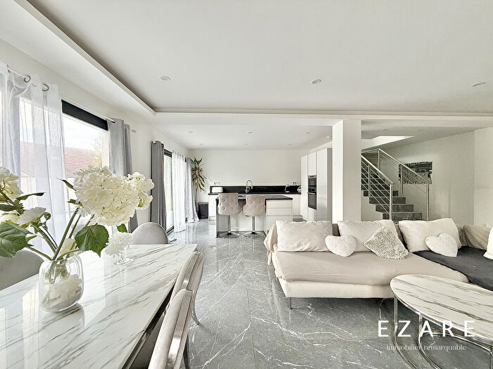 Maison à vendre - Magny-sur-Tille - 6 pièces - 5 chambres