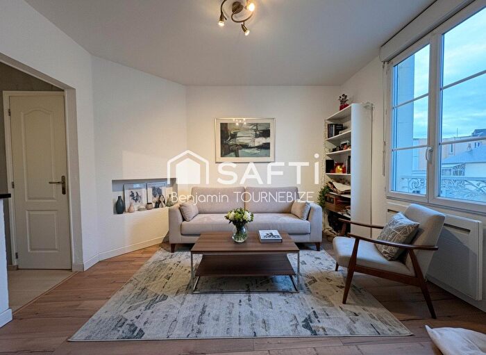 Appartement à vendre - Lisieux, Centre-ville - 2 pièces - 1 chambre