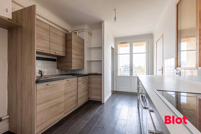 Appartement à vendre - Quartiers Sud-Est, Cimetière de lEst - 3 pièces - 2 chambres