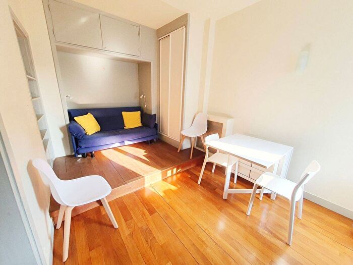 Appartement à louer - Chaillot, Paris ème arrondissement - 2 pièces - 1 chambre