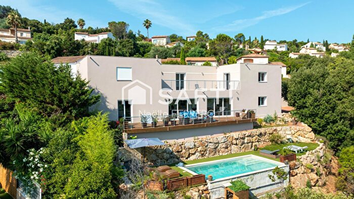 Maison à vendre - Roquebrune-sur-Argens - 6 pièces - 3 chambres