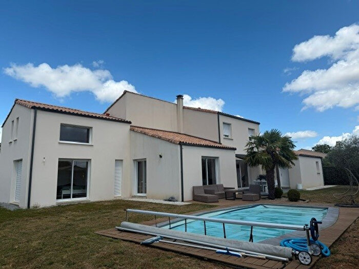 Sainte-Hermine : Maison 5 pièces à vendre