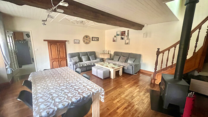 Maison à vendre - La Pouëze - 8 pièces - 5 chambres