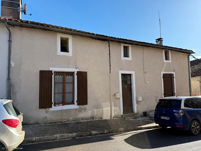 Maison à vendre - Ruffec - 3 pièces - 2 chambres