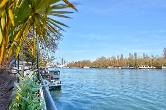 Appartement 4 pièces à Suresnes, République, à vendre