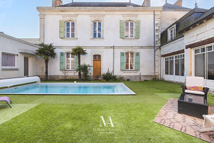 Maison à vendre - Cheffes - 10 pièces