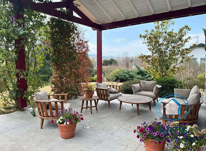 Maison à vendre - Saint-Pée-sur-Nivelle - 4 pièces - 3 chambres