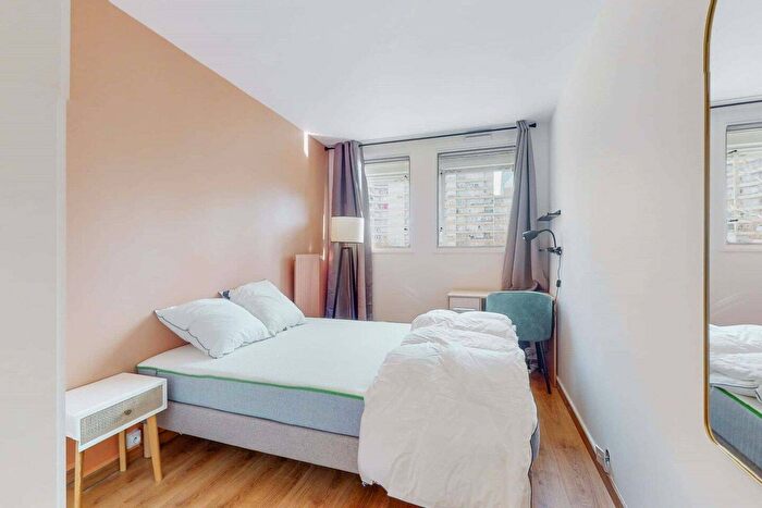 Appartement à louer - Parc-La Boule- Champs Pierreux, Nanterre - 1 pièce