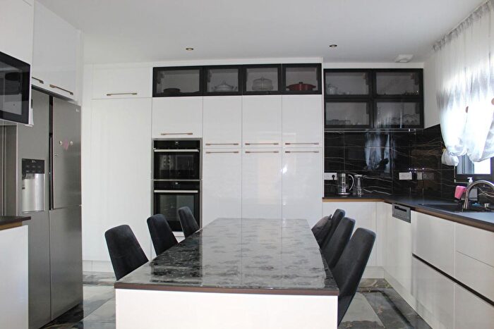 Maison à vendre - Ploufragan - 7 pièces - 5 chambres