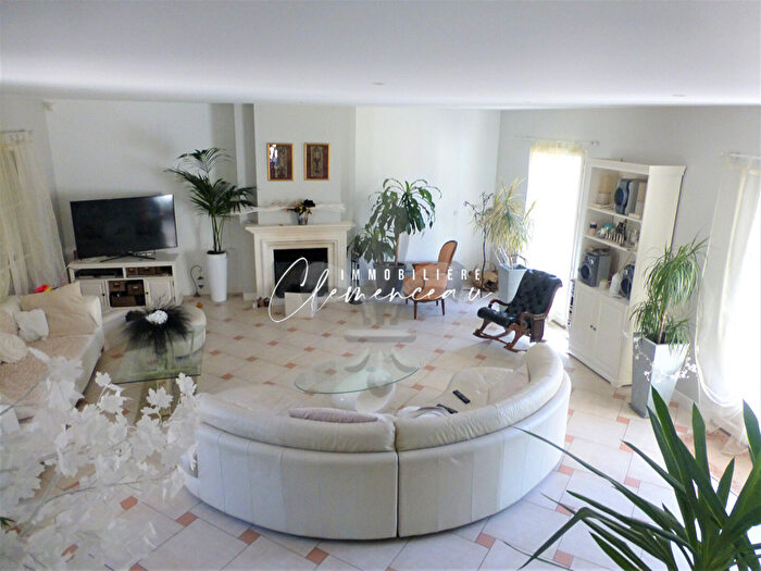 Orgeval : Maison 9 pièces à louer