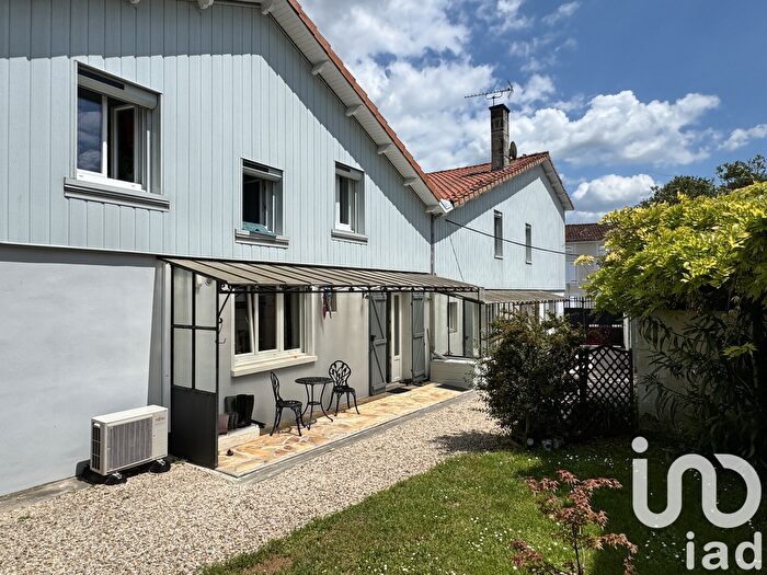 Maison à vendre - Rouillac - 9 pièces - 6 chambres