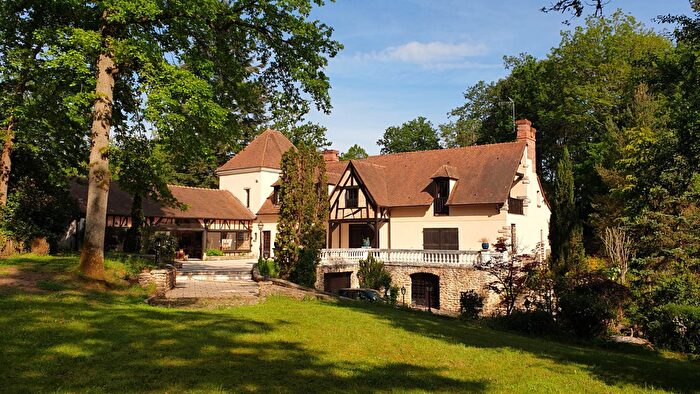 Maison à vendre - Poigny-la-Forêt - 9 pièces - 5 chambres