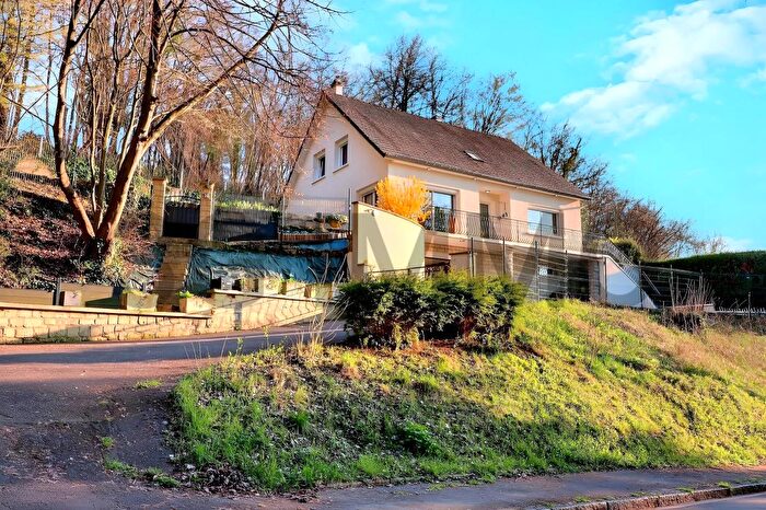 Maison à vendre - Verneuil-en-Halatte - 6 pièces - 4 chambres