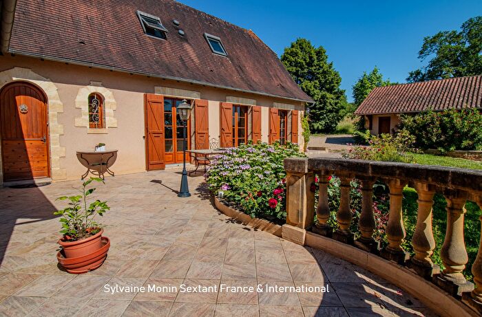 Maison à vendre - Excideuil - 7 pièces - 5 chambres