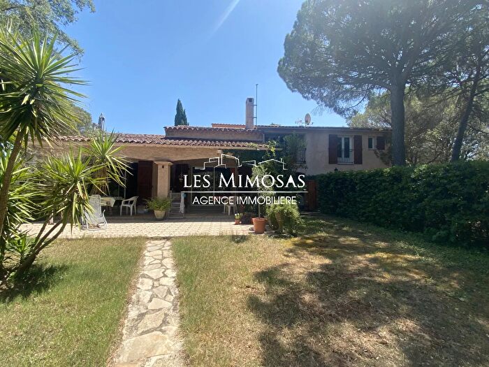 Maison à vendre - Roquebrune-sur-Argens, La Bouverie - 12 pièces - 2 chambres