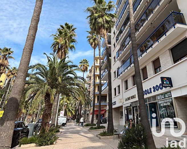 Appartement à vendre - Hyères, Centre-ville - 2 pièces - 1 chambre
