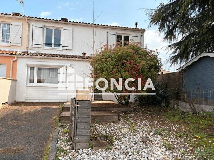 Maison à louer - Nord, Gond-Pontouvre - 6 pièces - 3 chambres