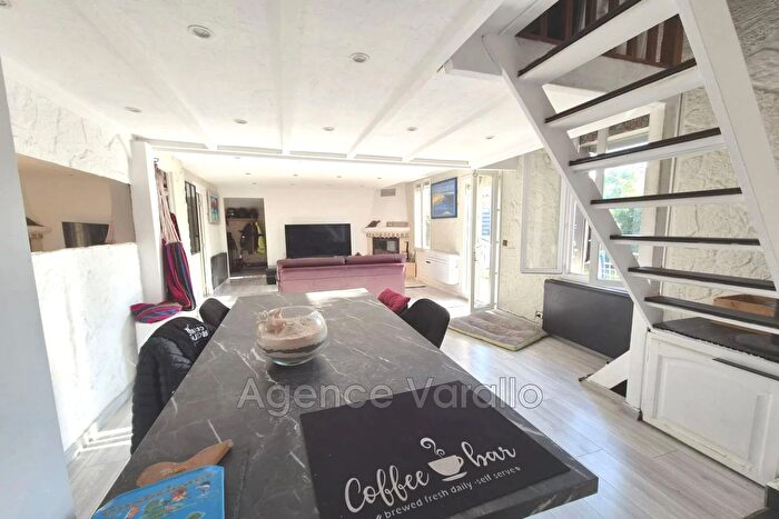 Maison 4 pièces à louer à Antibes, Rastines, Super Antibes, Laval, La Fontonne