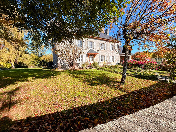 Maison à vendre - Saint-Bonnet-près-Bort - 7 pièces - 4 chambres