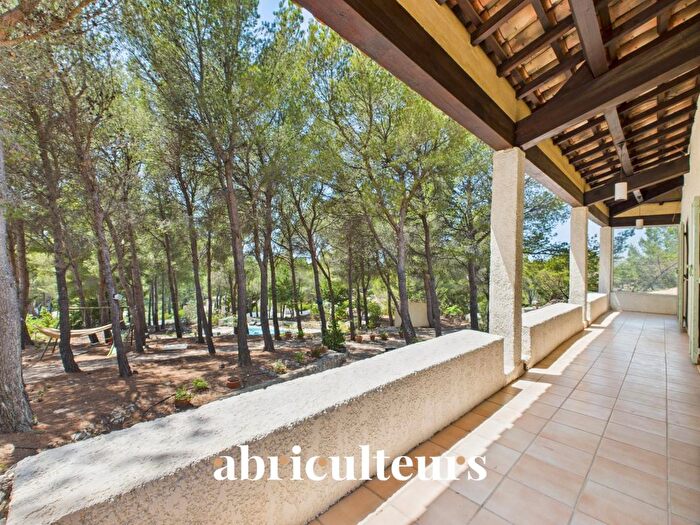 Maison à vendre - Ventabren - 8 pièces - 5 chambres