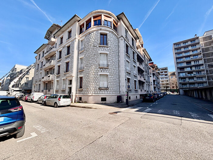 Appartement à vendre - Chambéry, Centre-ville - 5 pièces - 3 chambres