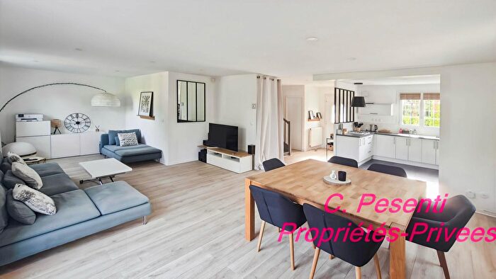 Maison 8 pièces à Conches-sur-Gondoire, à vendre