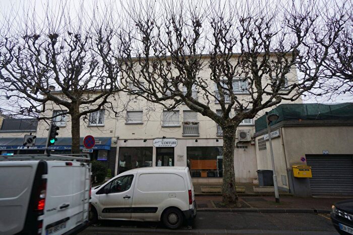 Appartement à louer - Tour Eiffel-Marie-Paul Bert, Aulnay-sous-Bois - 1 pièce