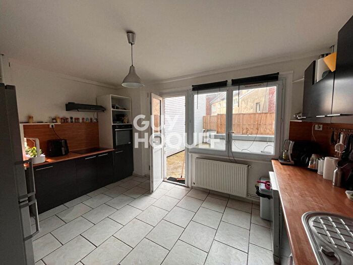 Calais, Calais-Nord : Appartement 4 pièces à louer