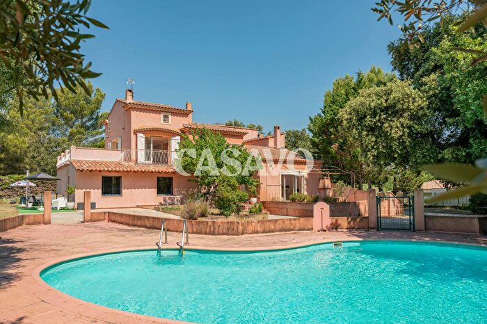 Maison 8 pièces à Saint-Cannat, à vendre