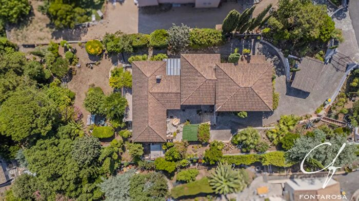 Maison à vendre - Fréjus, Saint-Aygulf - 11 pièces - 7 chambres